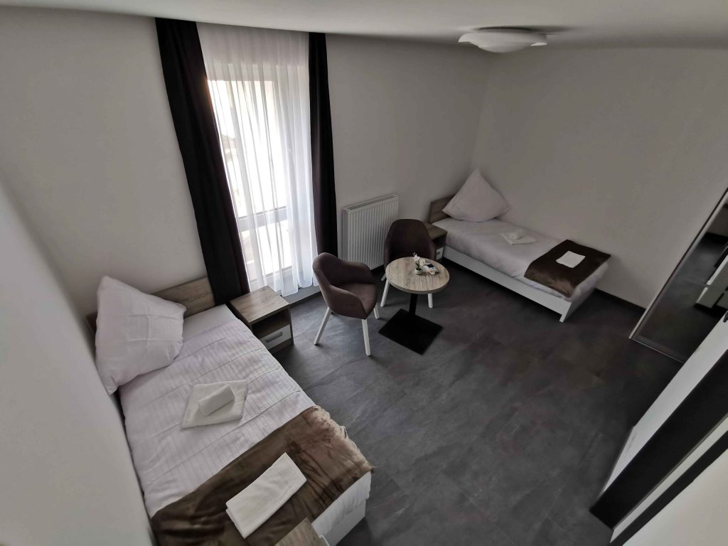 Studio Deluxe Twin Bedded Room - H&P Apartments